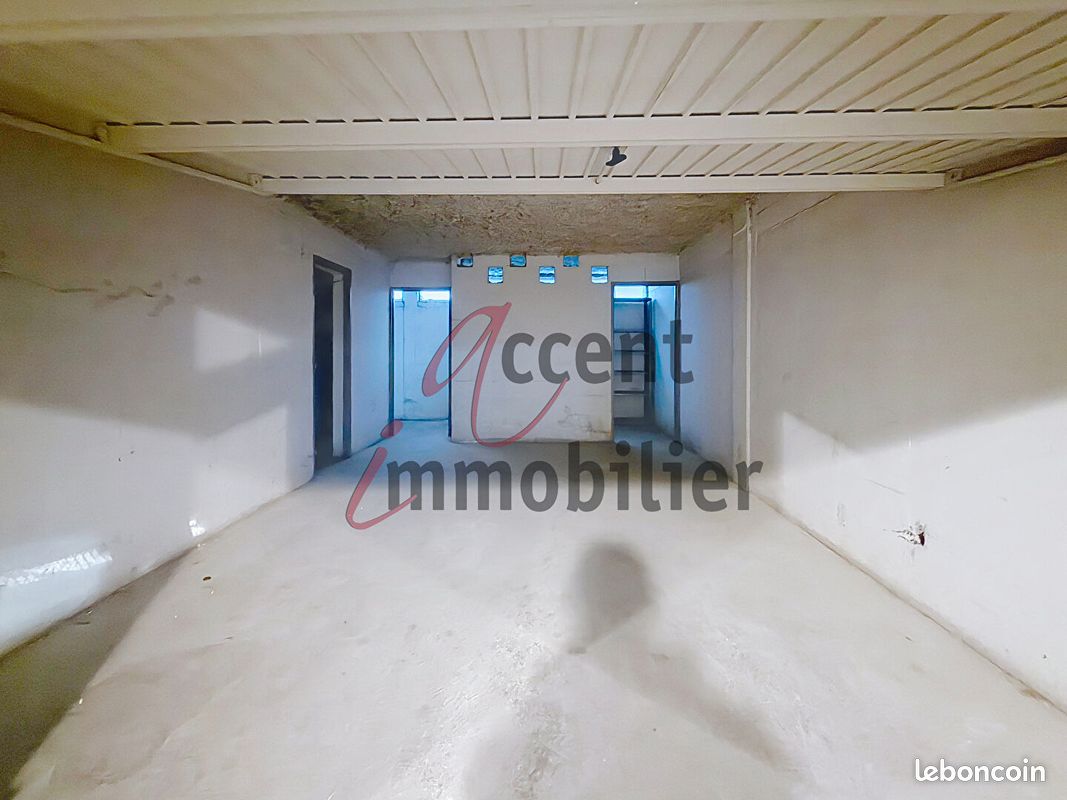 Parking/box 3 pièces 43 m² - Locations