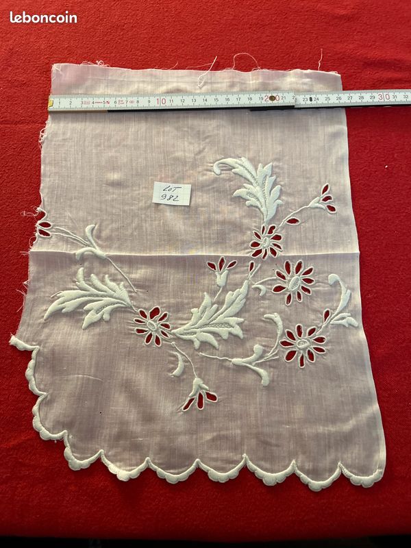 Lot 982/ morceau de dentelle - Loisirs créatifs