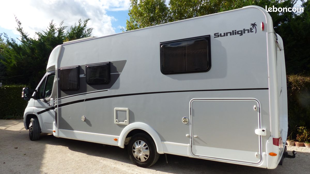 Camping car sunlight - Caravaning