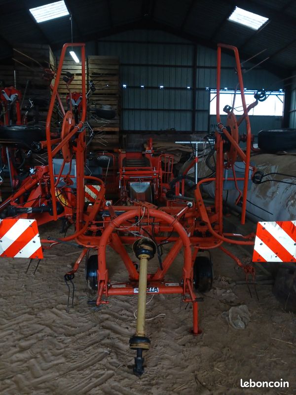 Pirouette faneuse - Matériel agricole