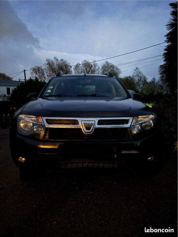 Dacia duster noir phase 1 - Voitures