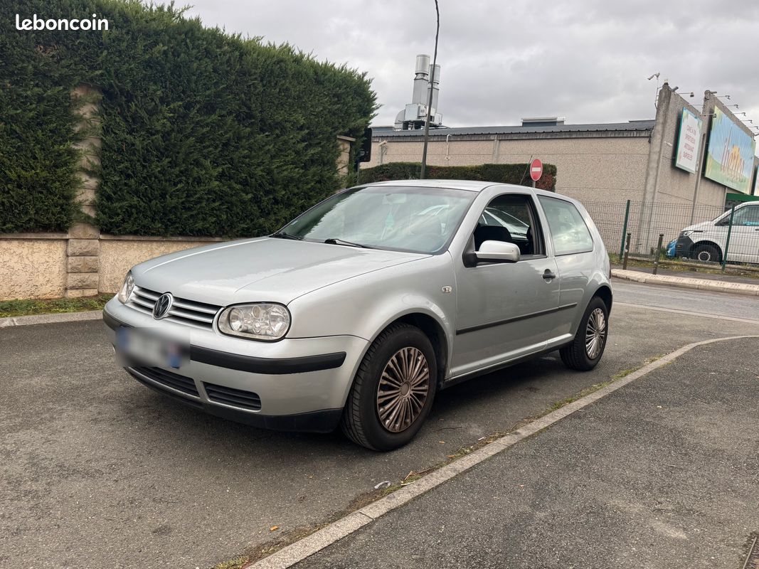 VOLKSWAGEN Golf IV 1.4i 75cv ESSENCE - Voitures