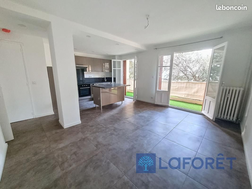 Appartement 2 pièces 43 m² - Locations