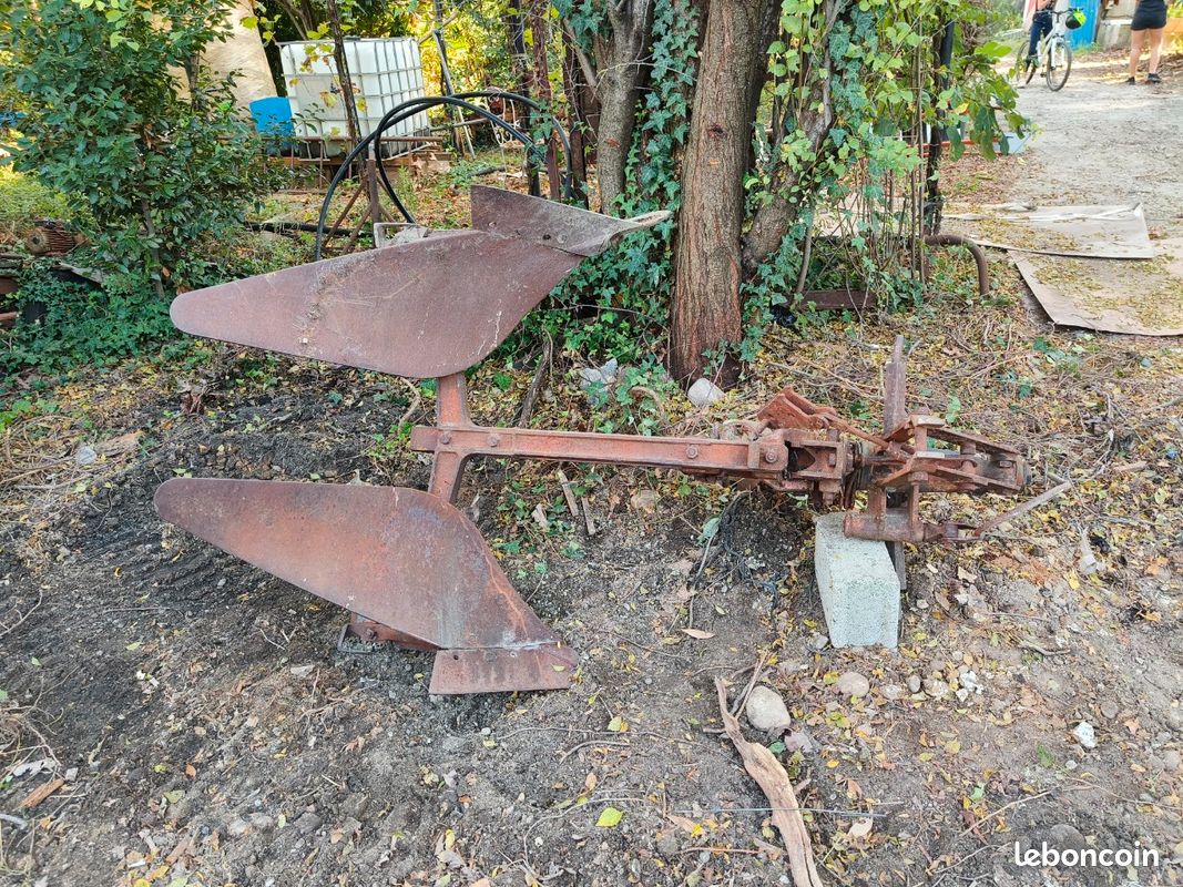 Charrue rotative - Matériel agricole