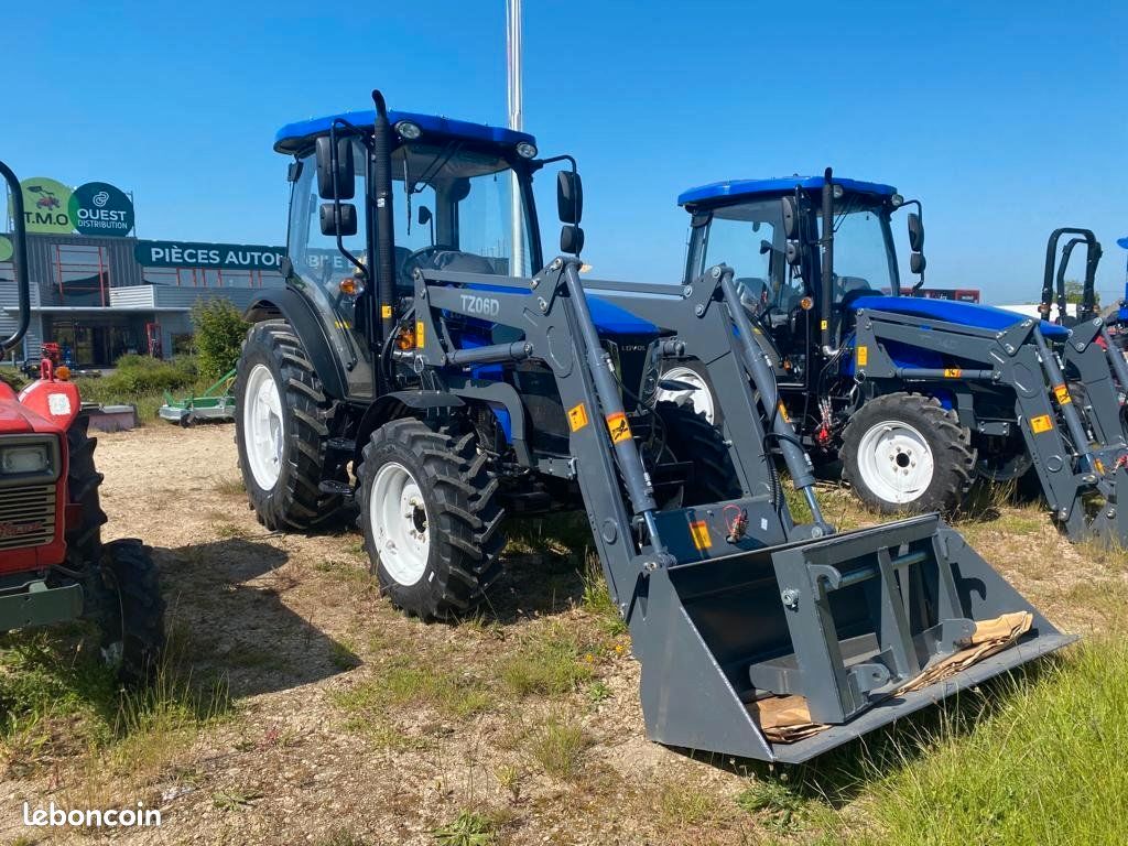 Lovol M754C avec Chargeur Frontal - Tracteurs