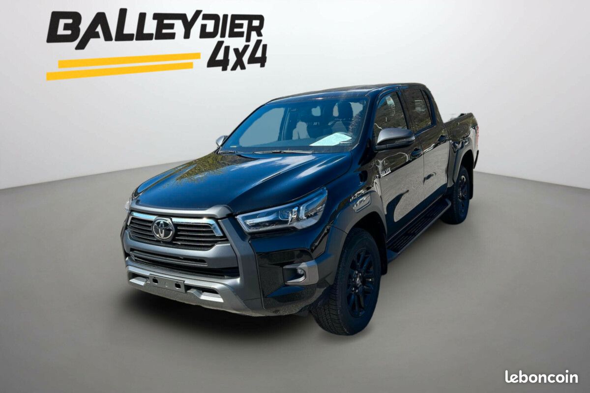 Toyota Hilux 2.8 204 BVA INVINCIBLE 4PL - Voitures