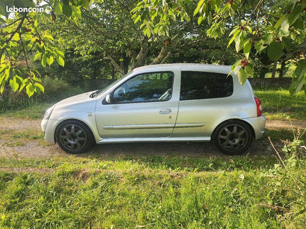 Clio rs 182 série limitée team - Voitures