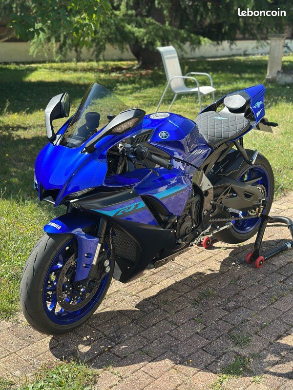 Yamaha R1 - Motos
