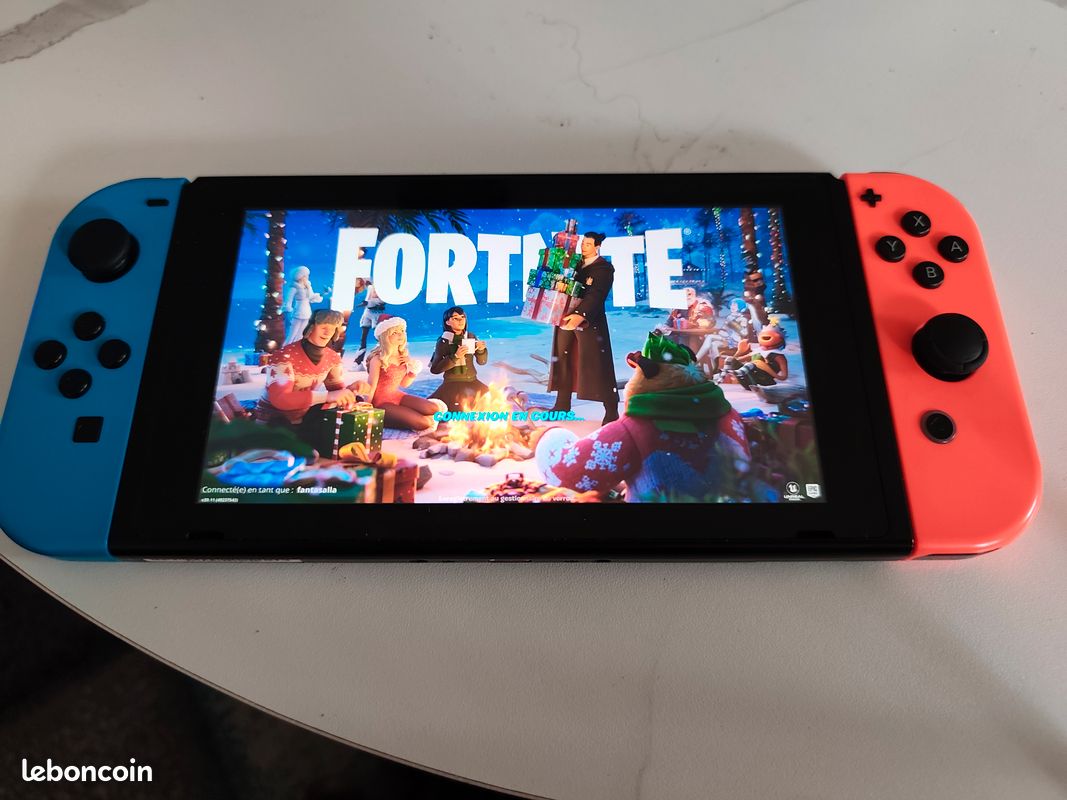 Nintendo Switch complet avec tous les accessoires - Consoles