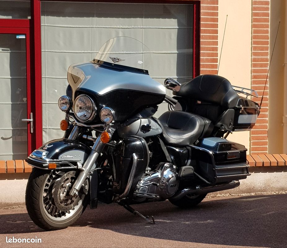 Harley Davidson Electra Glide - Motos