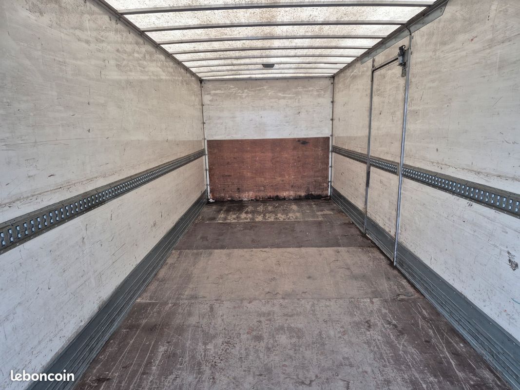 Poids lourd Iveco boîte auto avec hayon - Poids lourds