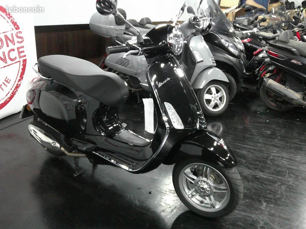 Vespa PRIMAVERA 125 ABS 2024 1200KM - Motos
