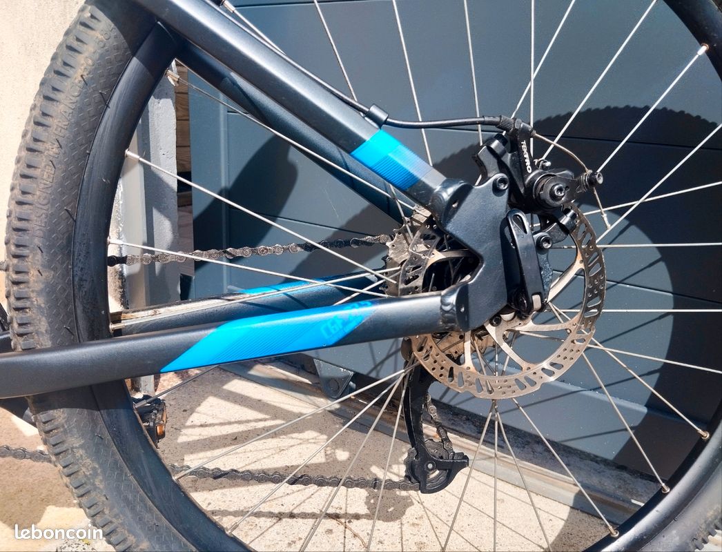 BEAU VTT ROCKRIDER ST 120 27,5 " DISC Recent TBE - Vélos