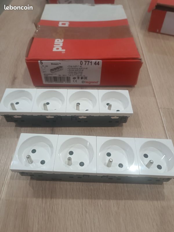 Legrand 077144 Mosaic - Quadruple prise de courant 4 x 2P+T 16A à 45 ...