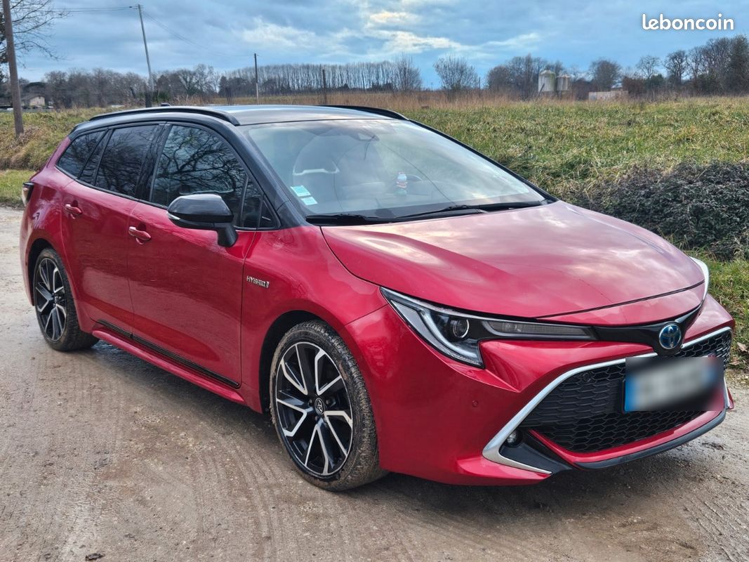 Toyota corolla touring sport collection - Voitures