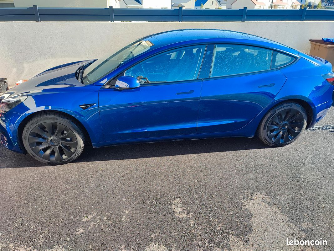 Tesla model 3 LFP décembre 2022 - Voitures