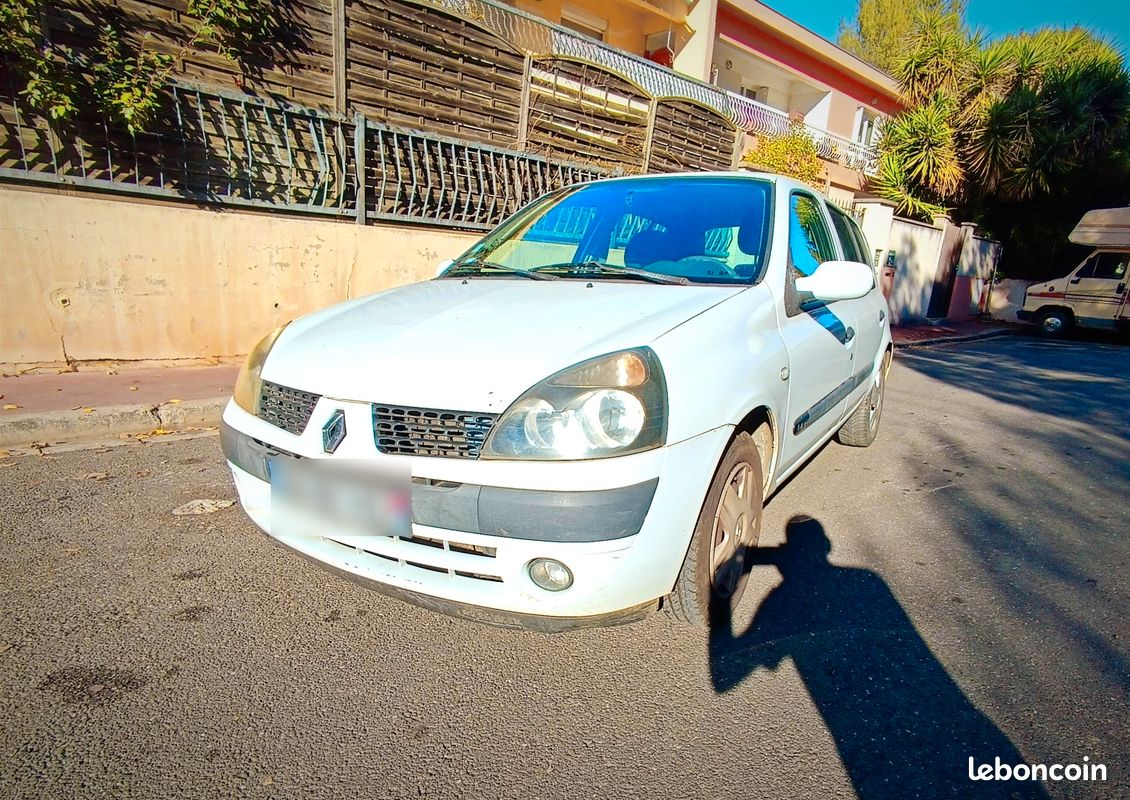Clio 2 phase 2 1.4l essence - Voitures