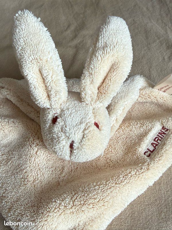 Clarins doudou lapin plat carré 30cm - Jeux & Jouets