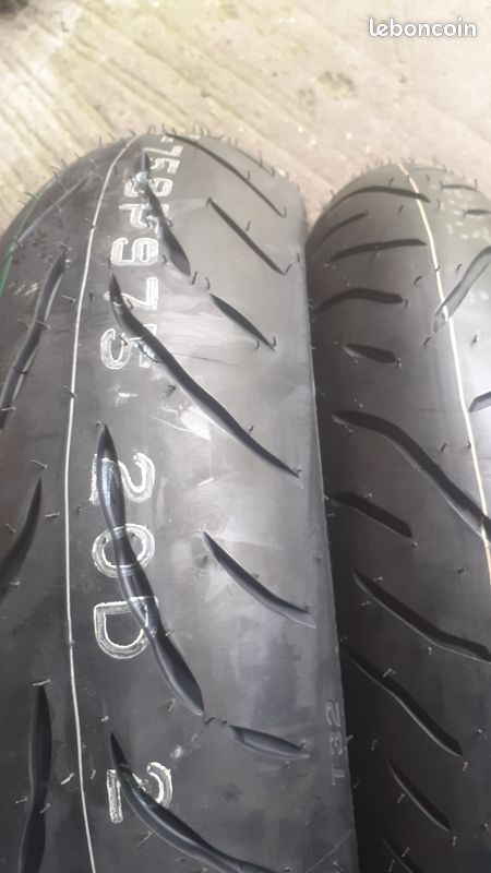 120/70/17 et 180/55/17 t32 GT - Équipement moto