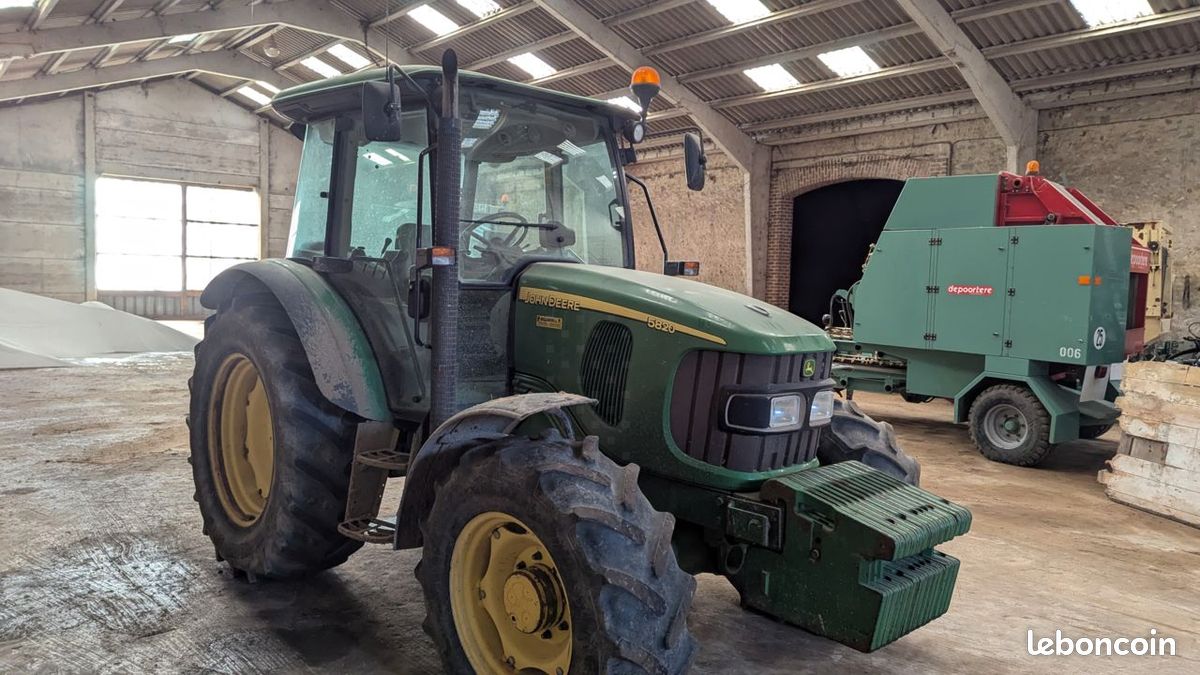 John Deere 5820 - Tracteurs