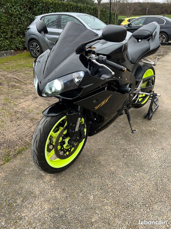 Yamaha R1 YZF 1000cc - Motos
