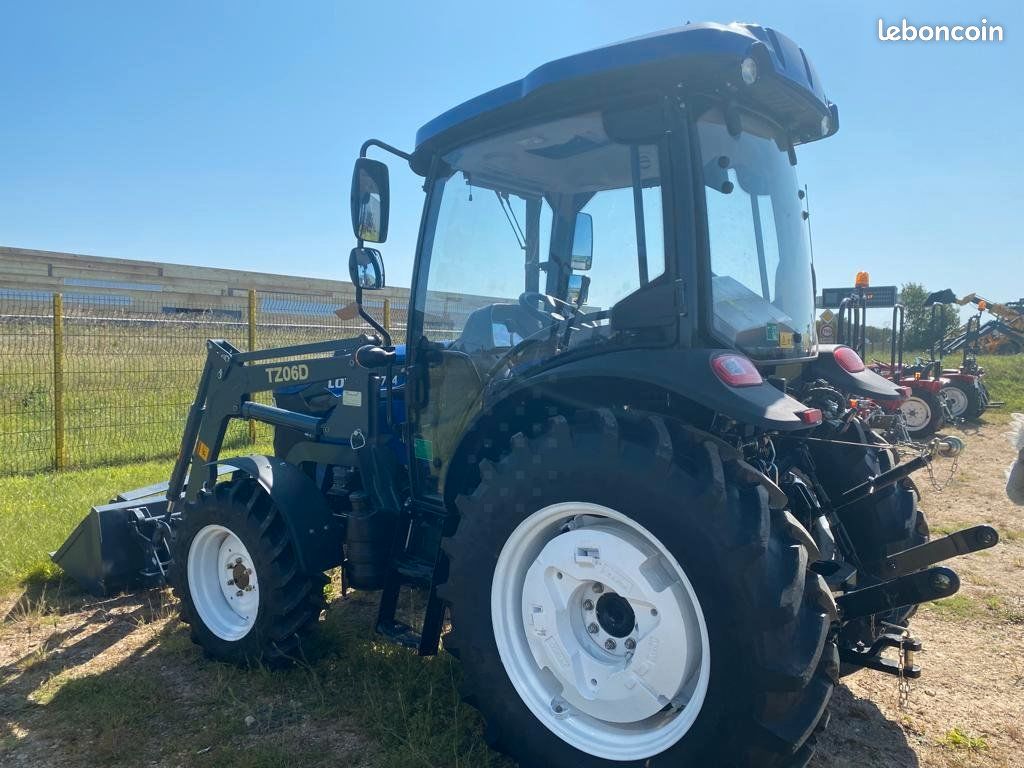 Lovol M754C avec Chargeur Frontal - Tracteurs