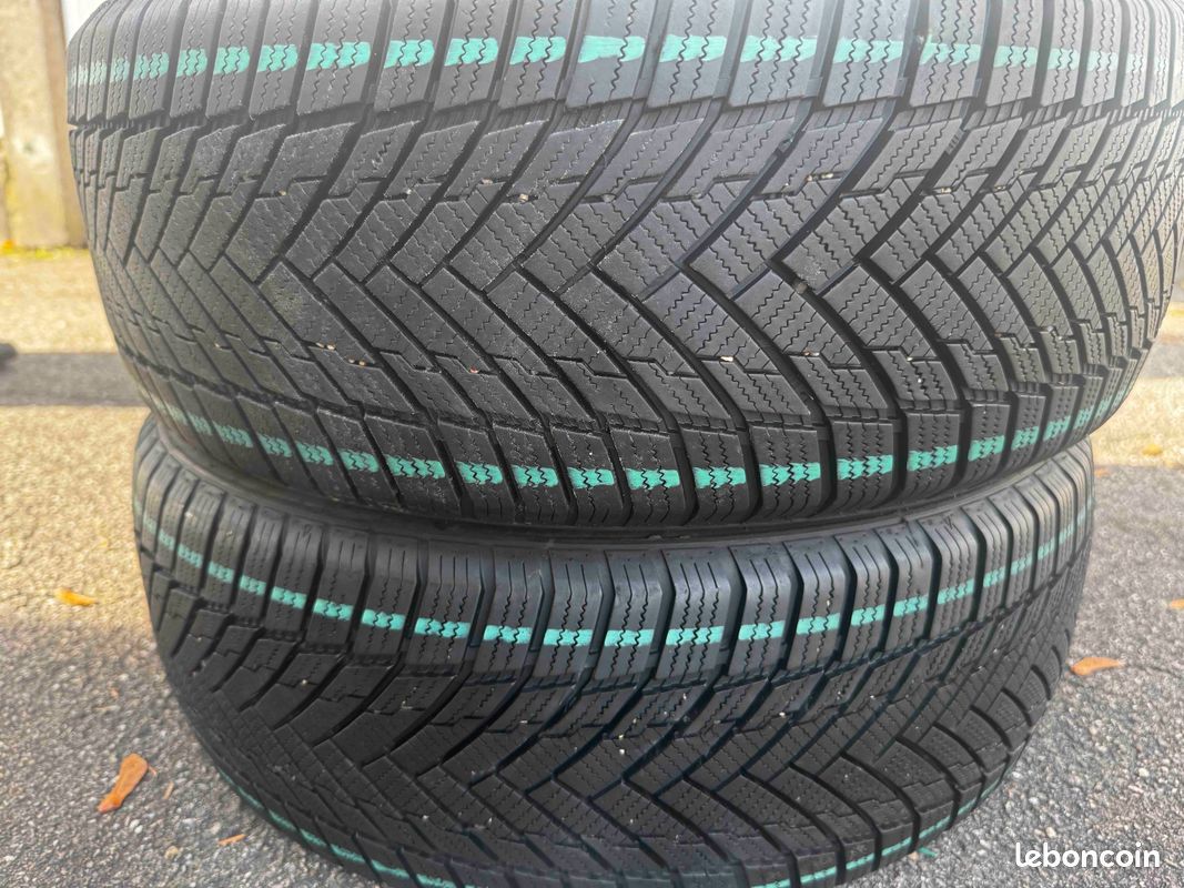 2 Pneus Hiver Rotalla 195/55 R 15 proche du neuf ️ - Équipement auto
