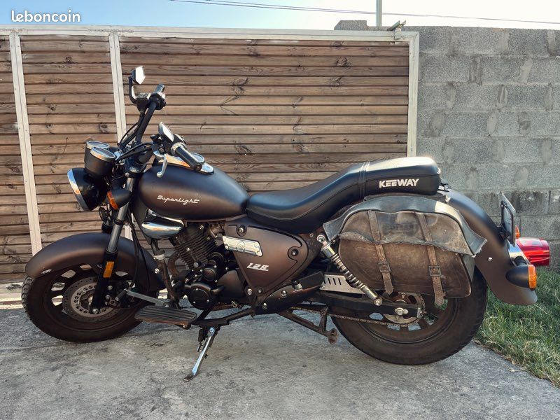 Vends moto 125 Keeway Superlight - Motos