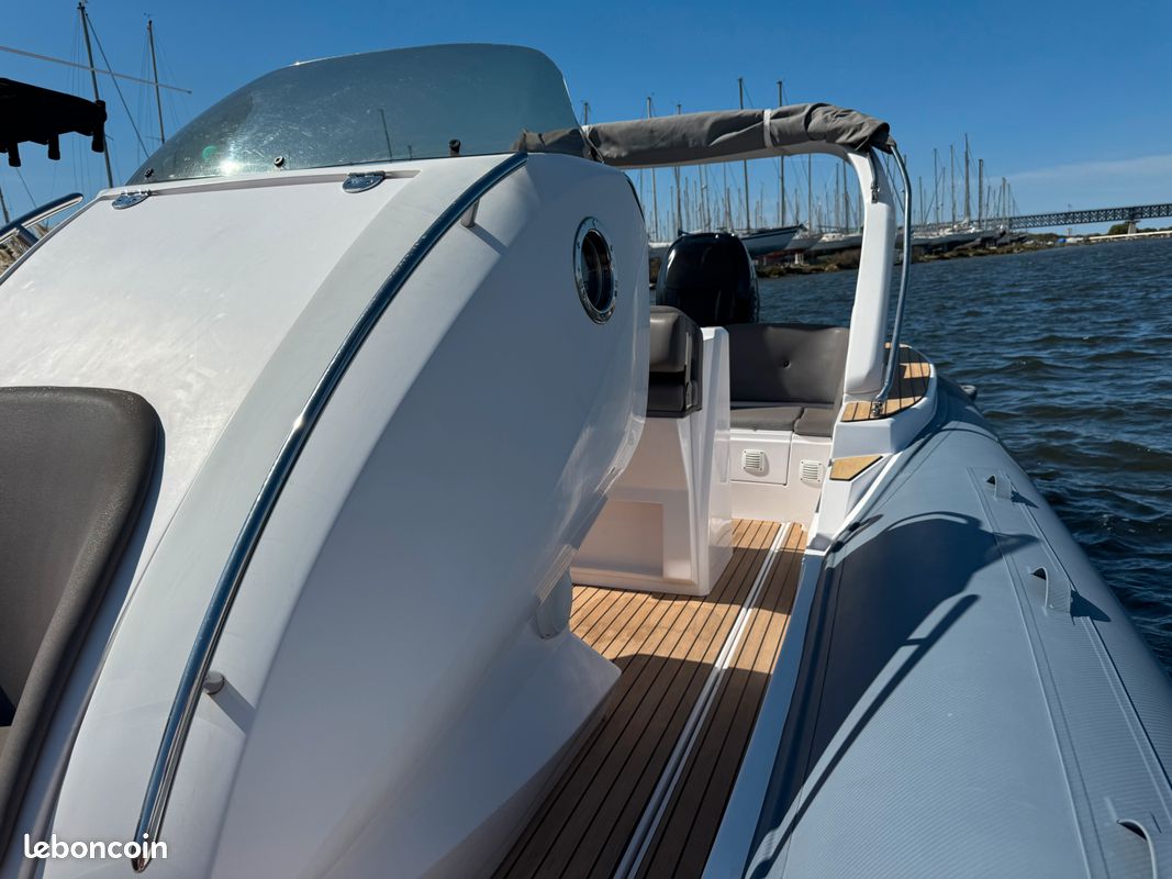 Semi Rigide STINGHER 30GT - Nautisme