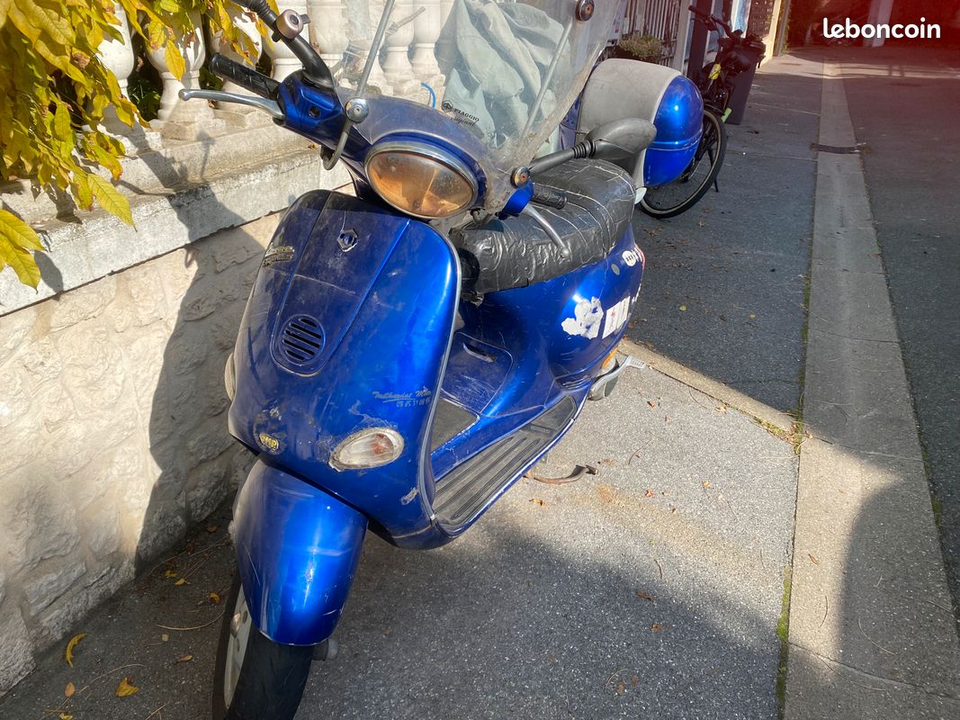 Scooter Piaggio Vespa ET4 125 - Motos