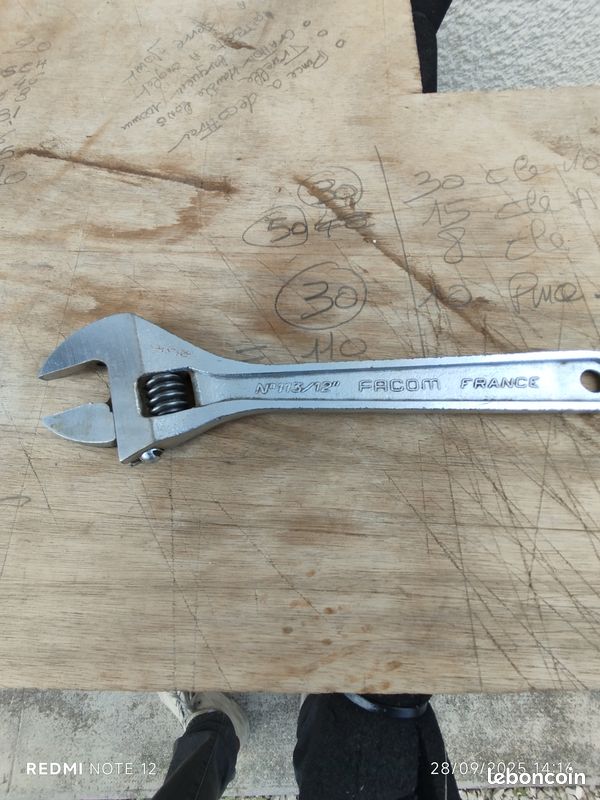 Clé à molette facom - Bricolage