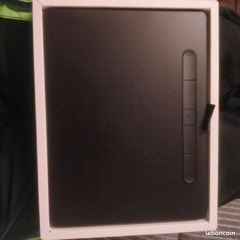Tablette graphique Wacom intuos medium - Tablettes & Liseuses