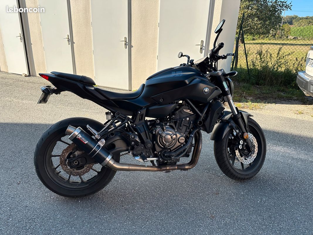 Yamaha MT07 - Motos