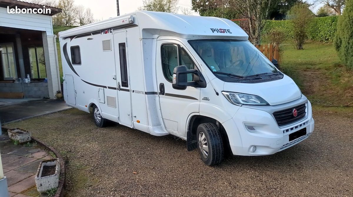 Camping-car PILOTE P700 "lit central" sur porteur FIAT - Caravaning