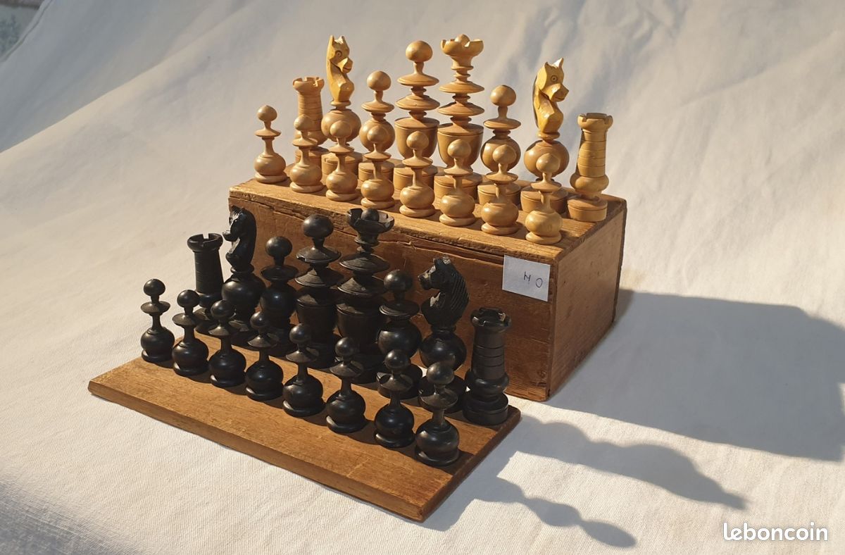 Pièces d'échecs anciennes de style régence - Collection