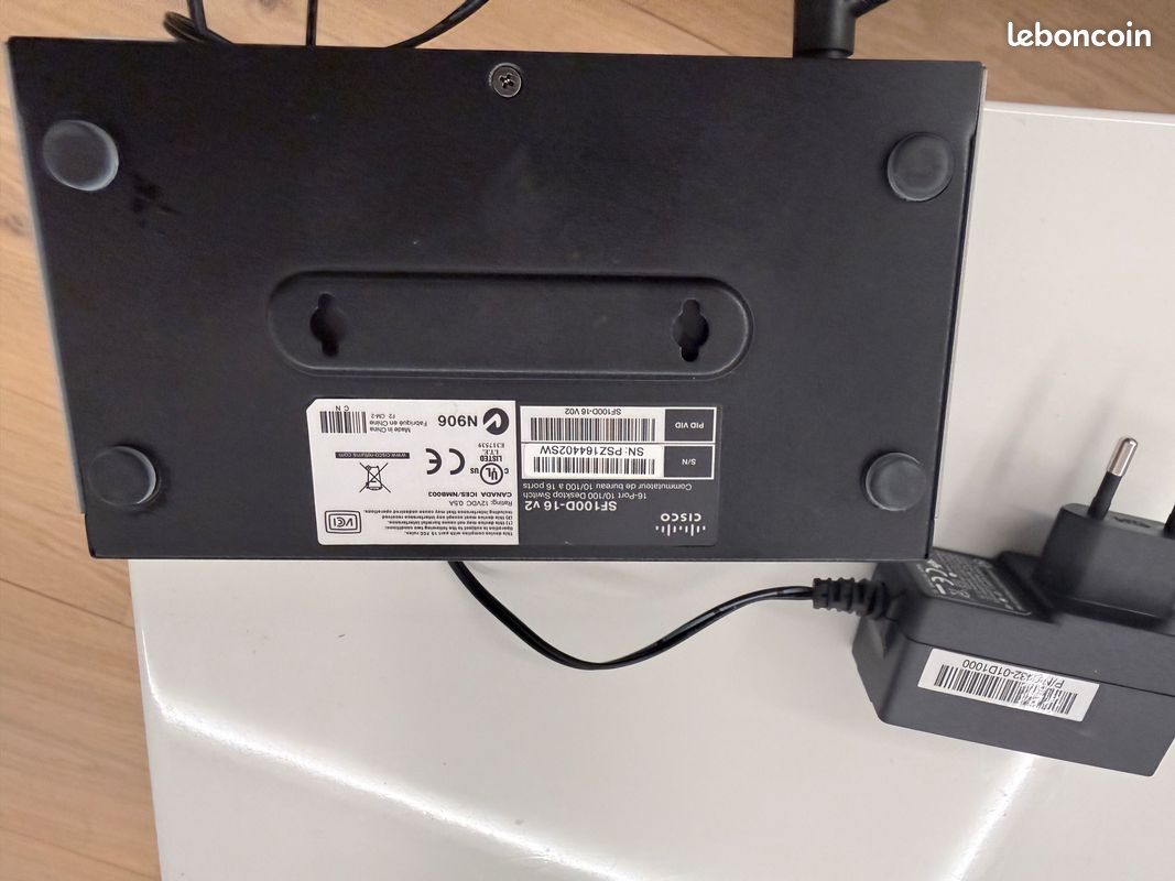 Switch Routeur Cisco SF100-16 16 Ports 10/100 - Accessoires informatique