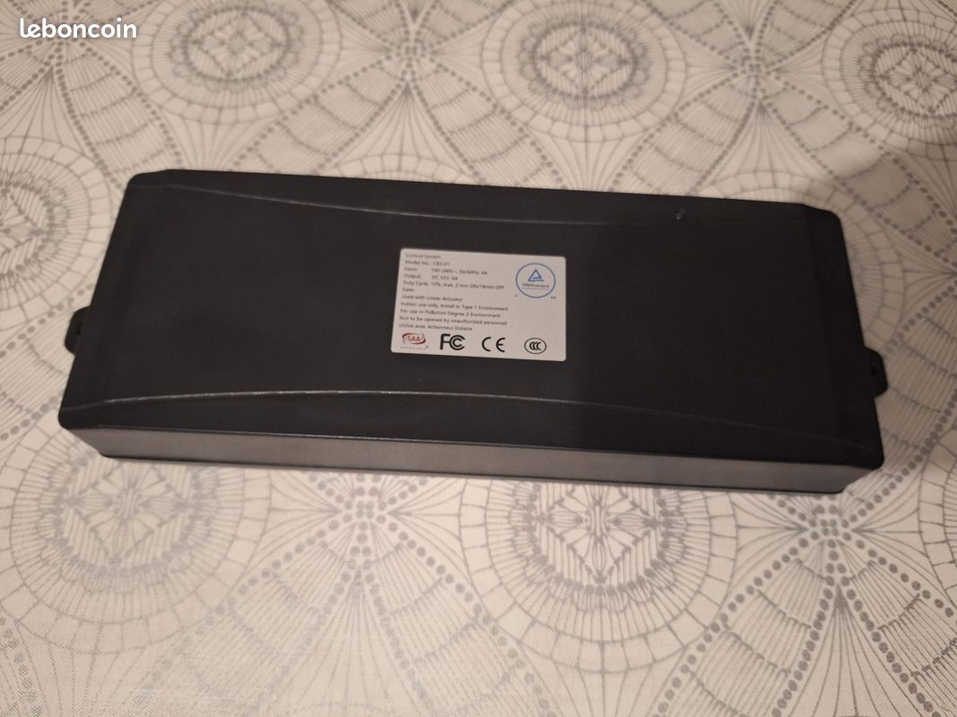 Boîtier de contrôle pour bureau électrique – Model CB2-01 - Bricolage