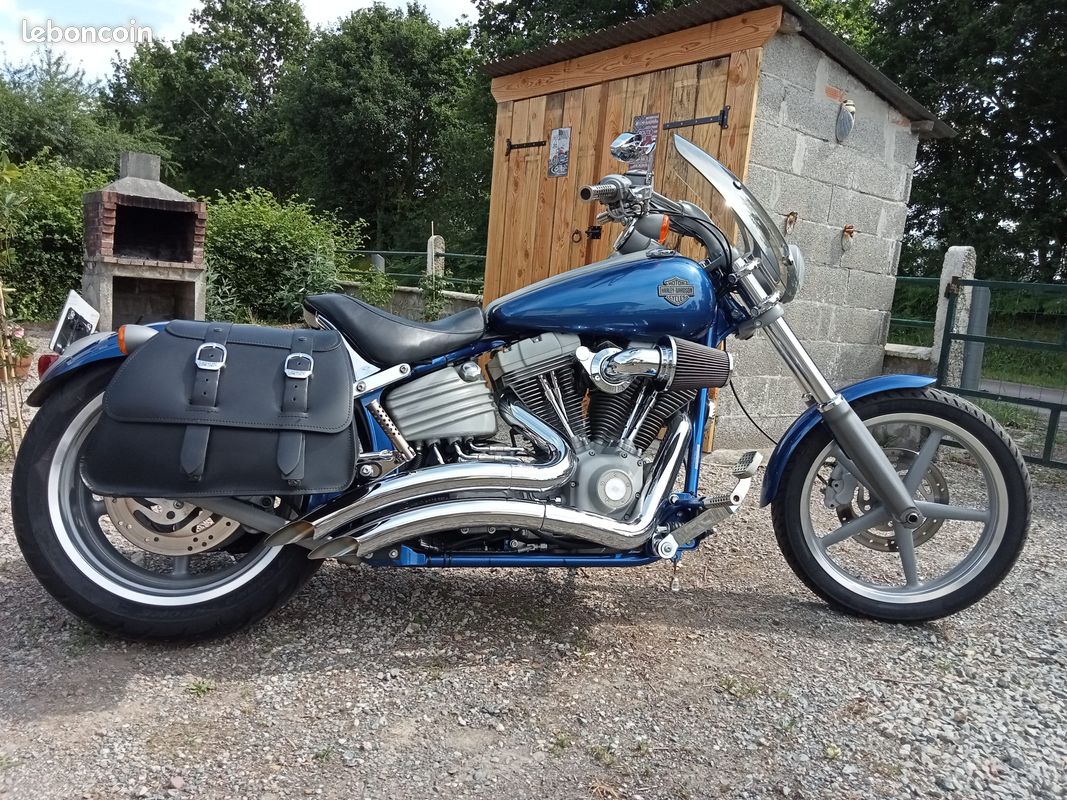 Harley Davidson softail Rocker - Motos