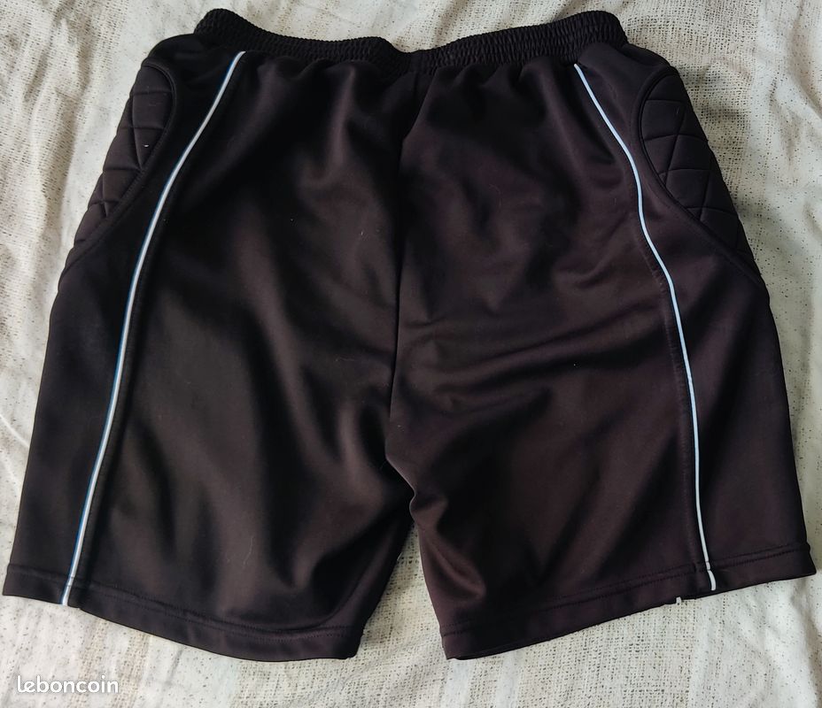 Short foot homme noir, très bon état - Sport & Plein air