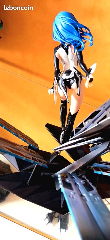 FIGURINE BEATLESS LACIA COLLECTION ( Hauteur 27 cm) - Collection