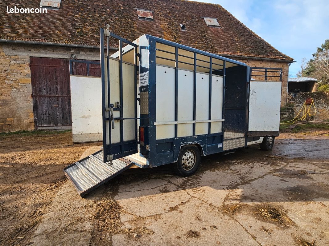 Camion betaillere boxer Peugeot - Matériel agricole