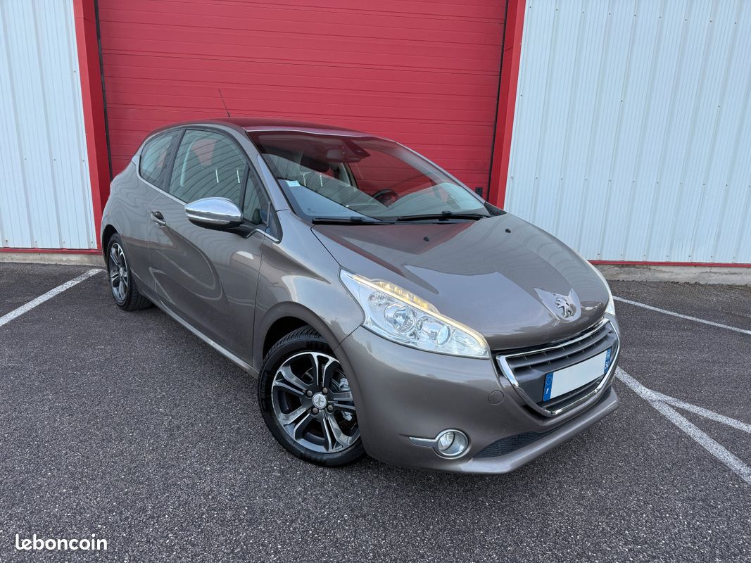 PEUGEOT 208 1.6i 120 cv S&S FÉLINE - Voitures