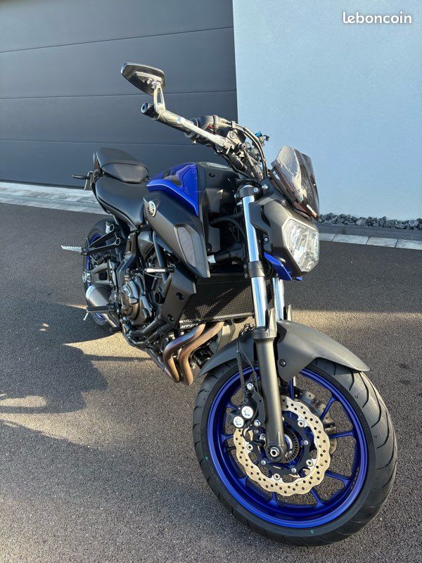 Yamaha MT-07 A2 - Motos