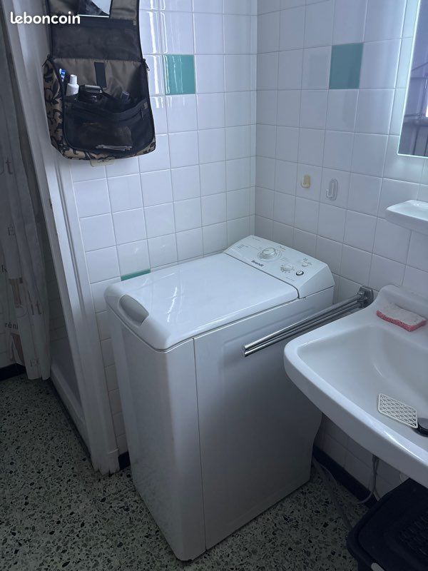 Donne machine lave-linge - Électroménager