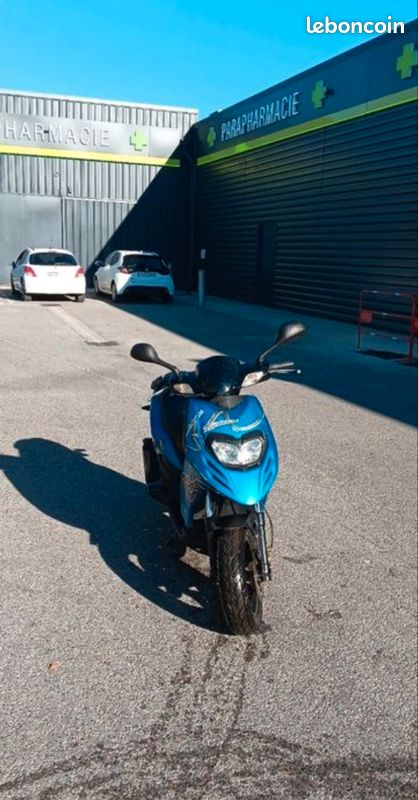 Typhoon 50cm3 contrôle technique ok - Motos