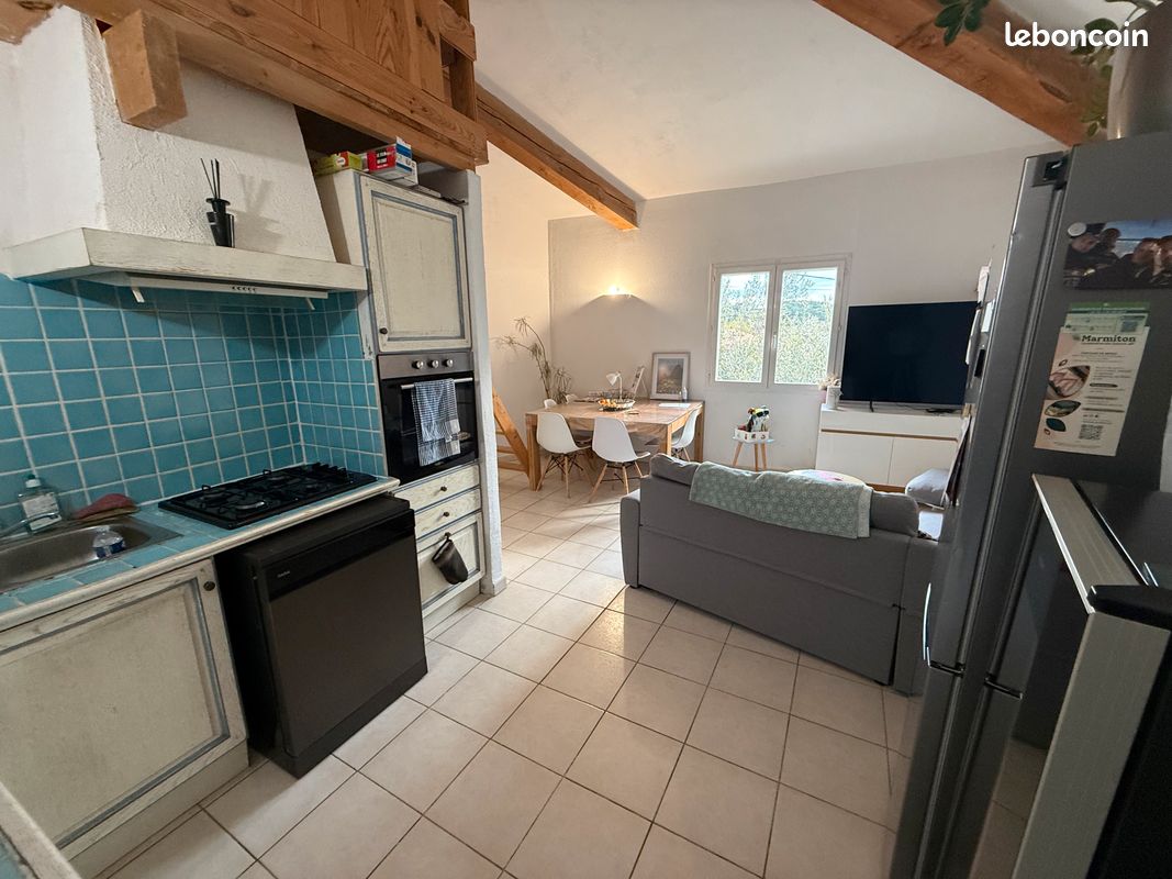 Spécial sénior T4 Etage + jardin dans villa, piscine commune - Locations
