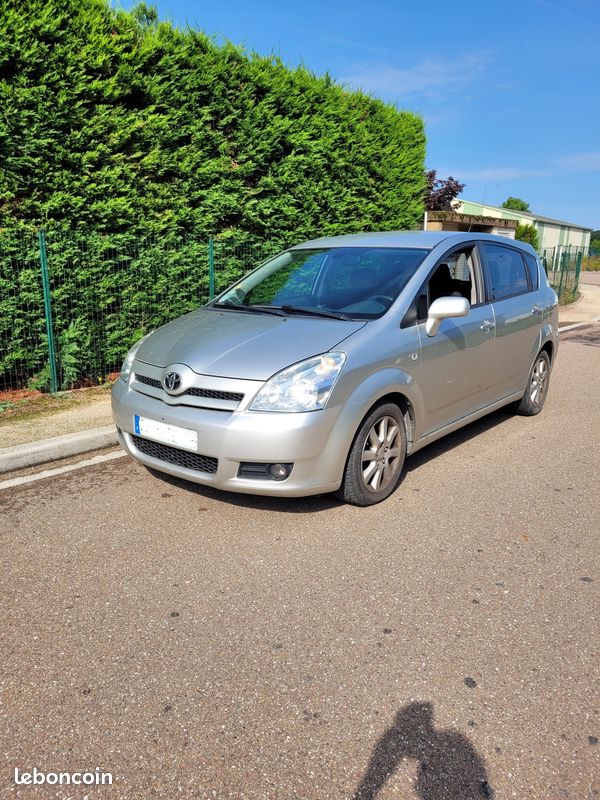 Toyota Corolla verso 7 places 2.2l 136 cv 2450 e - Voitures