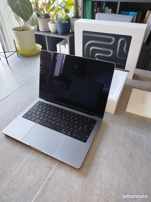 MacBook Pro M3 24 Go ram 512 Go SSD - Ordinateurs