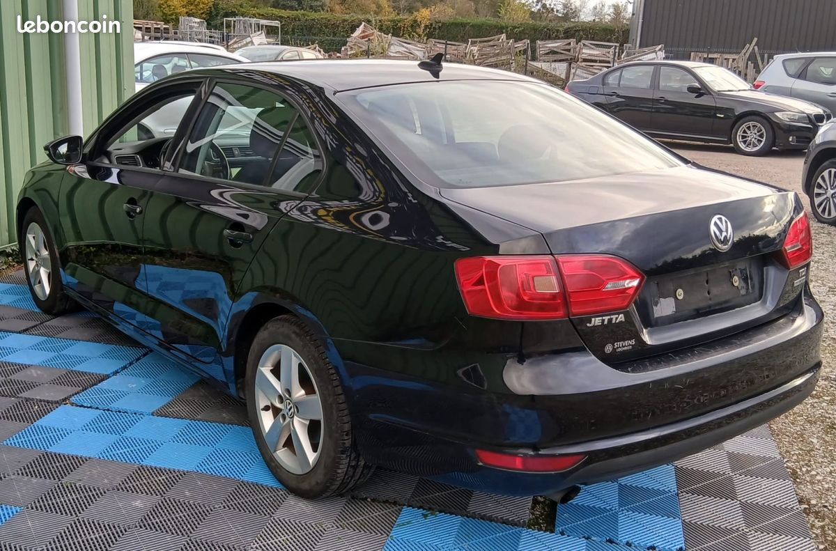 Volkswagen Jetta V 1.6 TDI 105CV Sélection - Voitures