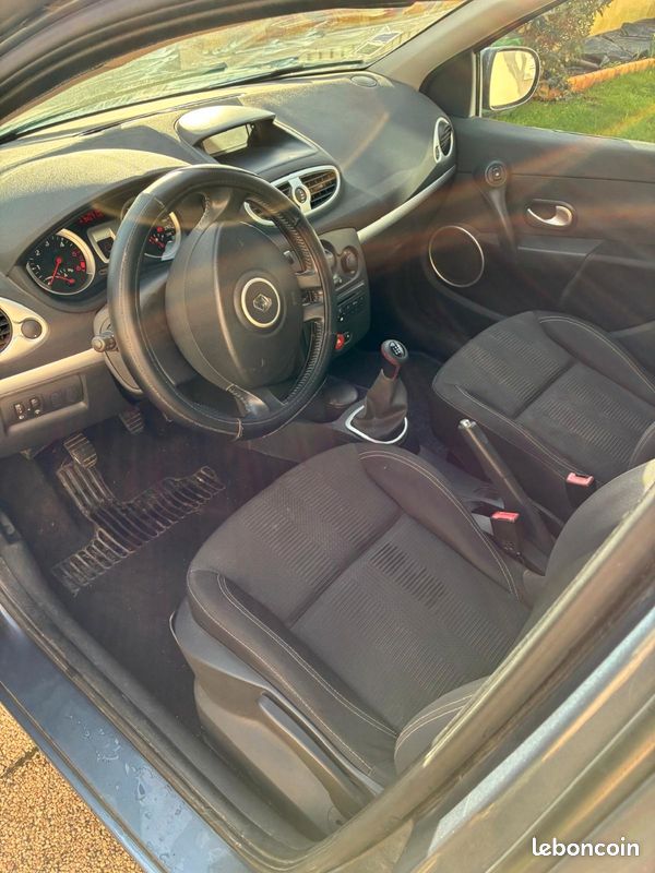 Clio Phase 2 1.5 dCi 68 cv - Voitures